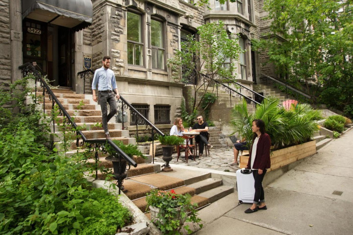 Ambrose House & Cafe - Self Check-in Guesthouse - Brossard