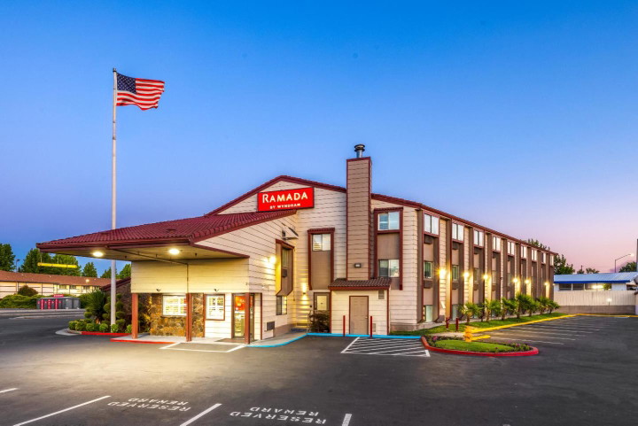 Ramada By Wyndham Medford Airport North - 俄勒岡