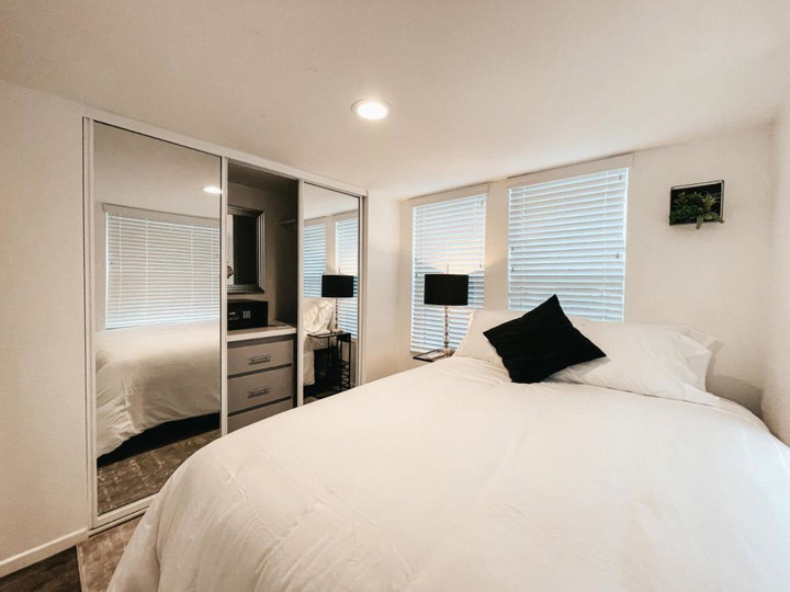 Beautiful Downtown Cottage Onyx - Reno, NV