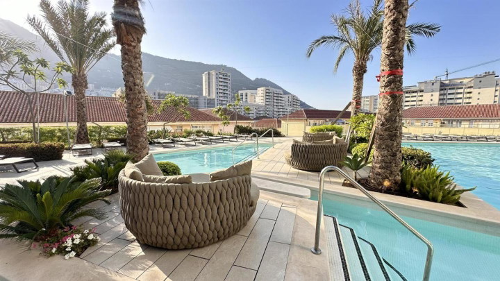 New! Luxury Central Complex With Pool Access & Sleeps 4 Ppl - Gibraltar