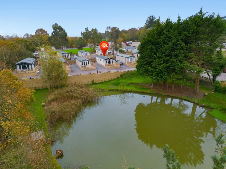 Lake View Holiday Home - Fishing Lakes, Heated Outdoor Swimming Pool 500yrds On Sister Park , Pool Open May To September - Dartmoor Forest