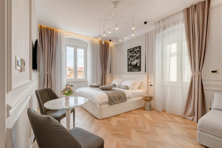 Central Square Heritage Hotel - Podstrana