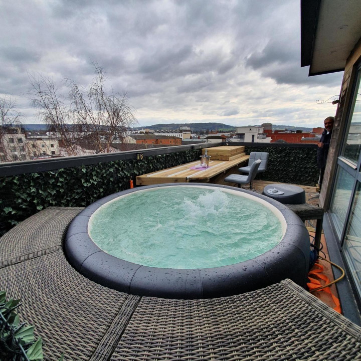 Central Penthouse With Hot Tub & Views 24 Cheltenham - Cheltenham
