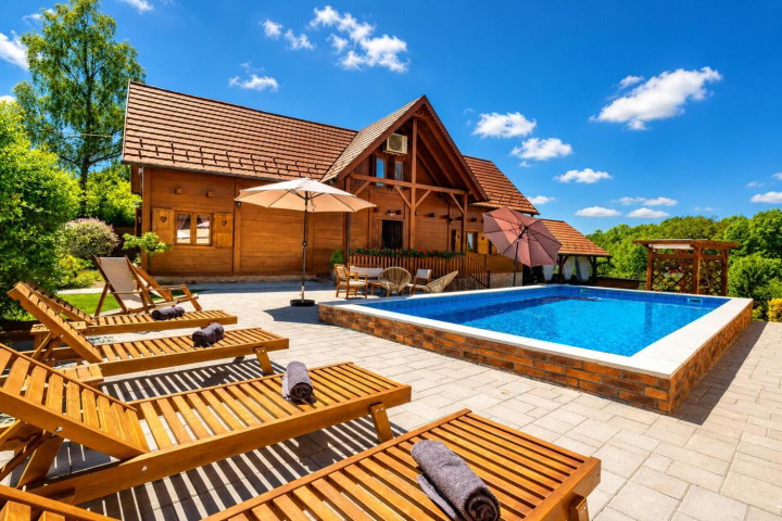 Rustic Cottage With Heated Pool - Happy Rentals - Croatie