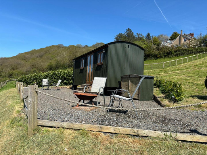 Fullabrook Farm Retreat, The Shepherdess Hut - Barnstaple