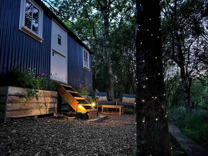 Cornwall Woodland Shepherd's Hut - Dennis Hut - Bodmin