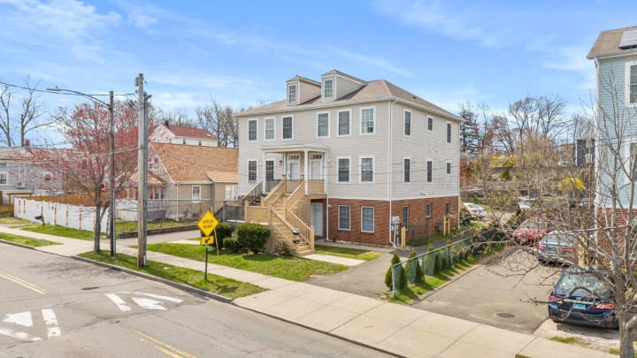 Gorgeous Waterfront 2 Bedroom 1 Bath Modern Home. - Suffolk County, NY