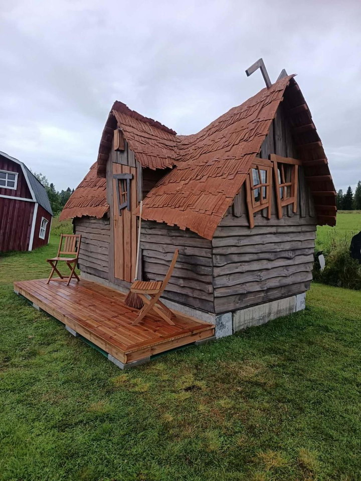 Noitamökki Elämyspuistossa - Nivala