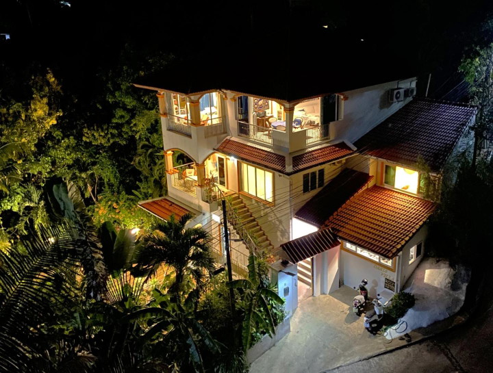 Exclusive Villa, Four Or Five Bedrooms - Karon Beach