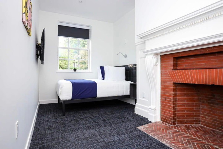 Stylish Hotel Room In Boston's Fenway - Unit #107 - Everett, MA