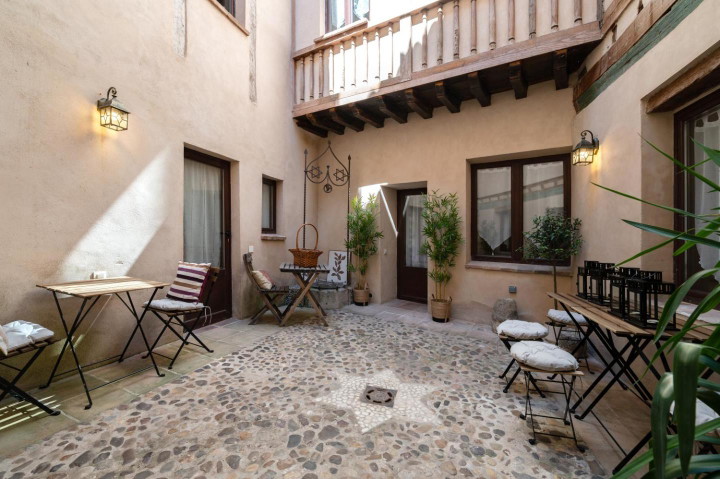 Patio In The Heart Of Toledo , Pets , Family - Toledo