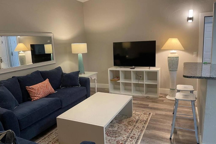 Siesta Key Village-suite #4: A Block To The Beach! - Sarasota, FL