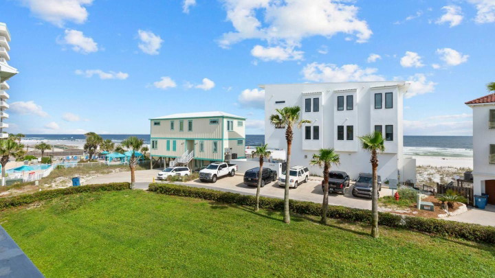 Cozy Coastal Getaway With Pool Access & Short 5-min Walk To Beach - Orange Beach, AL