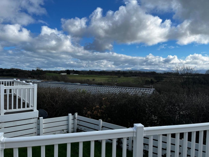 Ger-y-bwlch - Spacious Static On 5star Site With Swimming Pool - Benllech