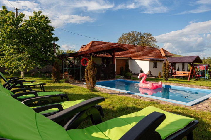 Nature-surrounded Transylvanian Home With Pool - Romanya