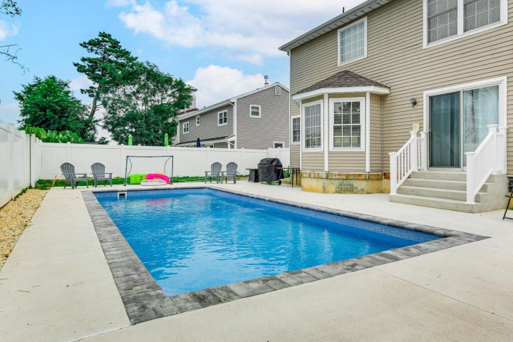 Spacious Brigantine Home ~ 1 Block To Beach! - Atlantic City, NJ