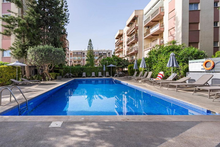 Seaside 2-bdr Apartment With A Pool - Limassol