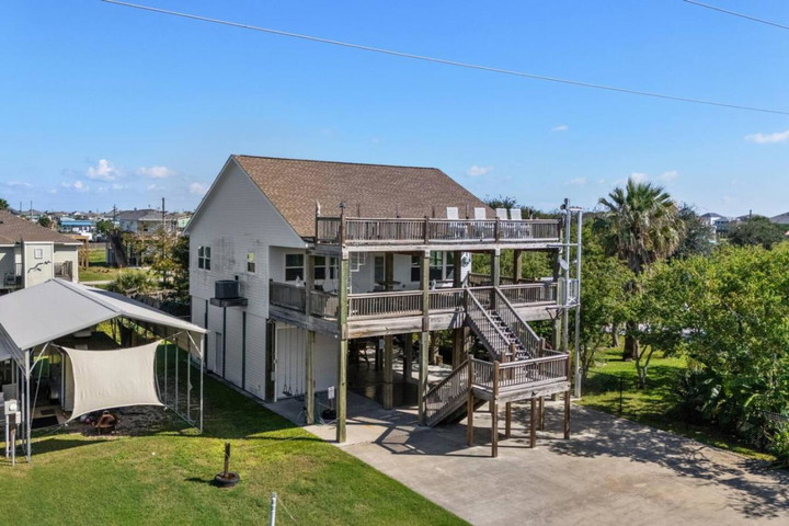 Central 2br 2ba Easy Beach Access Sleeps 10 - Crystal Beach, TX