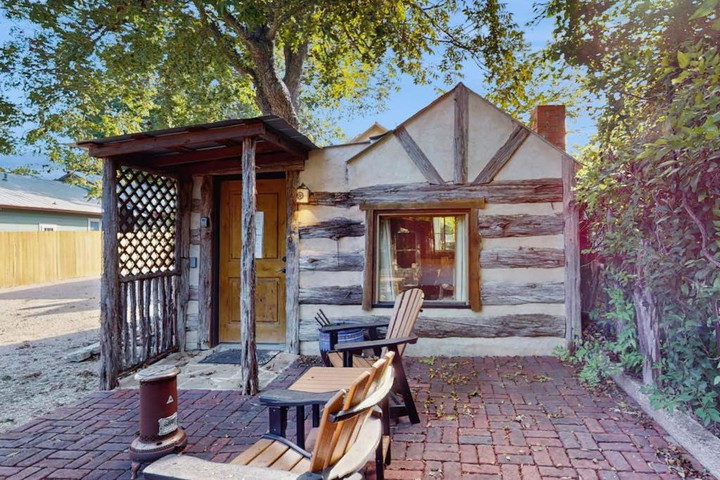 Peaceful Home Right Near Downtown - Walk Everywhere, 2 Dogs Welcome - Fredericksburg, TX