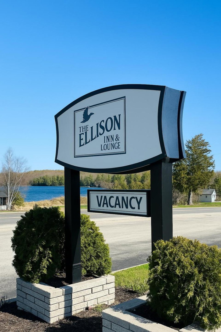 The Ellison Inn & Lounge - Sister Bay, WI