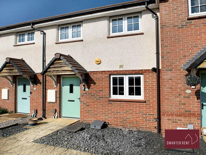 Bracknell - Modern 2 Bedroom House - With Garden - 오킹엄