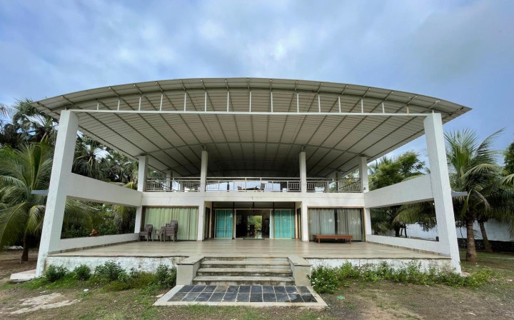 Disha Villa-casa Oceano, Sea Facing Villa With A Pool, At Palghar - Palghar