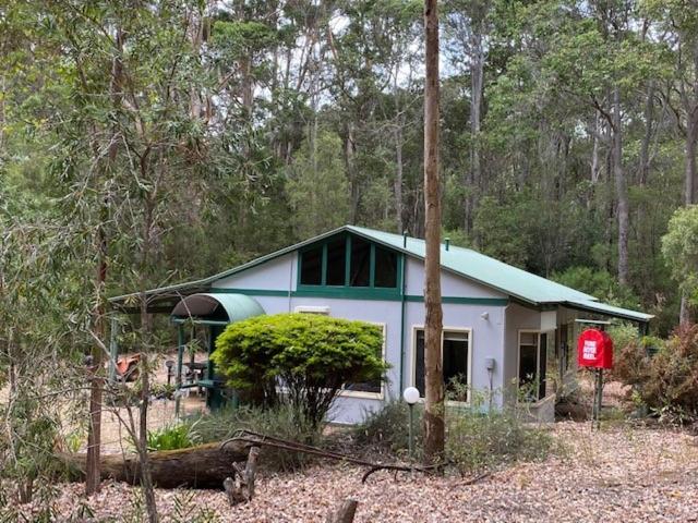 Harmony Forest Cottages & Lake Side Lodge - Western Australia