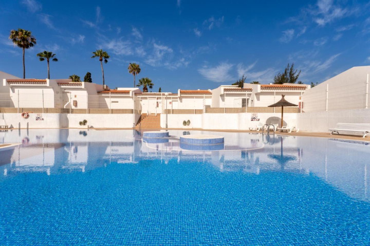 Aqua Garden Villa - Spacious 3-bedroom Holiday Home With Terrace, Bbq & Pool Access In Costa Adeje - Costa Adeje
