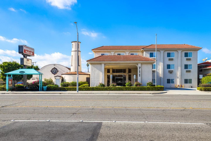 Brookhurst Plaza Inn - Norwalk, CA