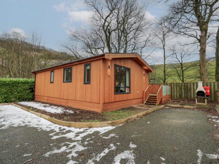 Dovestone Secluded Luxury Lodges Sleeps 6 - Pets Welcome - Oldham