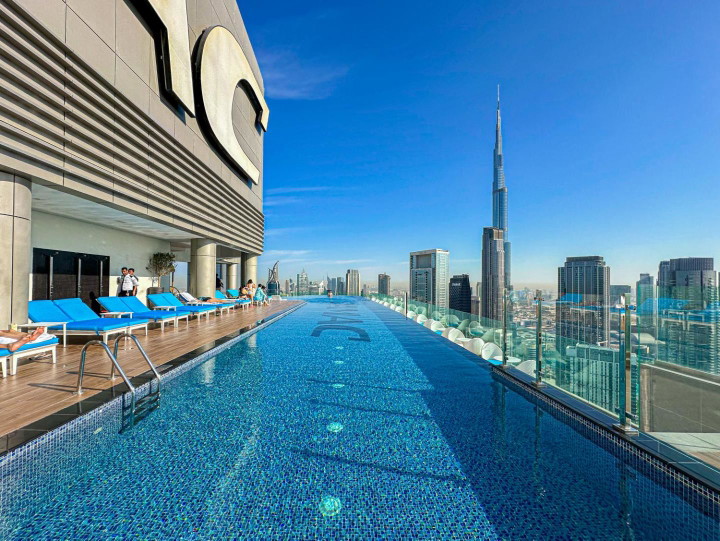 Sky-high Oasis With Burj Khalifa Views, Rooftop Infinity Pool, 3br Apartment In Paramount Hotel Midtown - Dubai