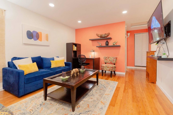Redwood Place In Heart Of Silicon Valley - Sunnyvale, CA