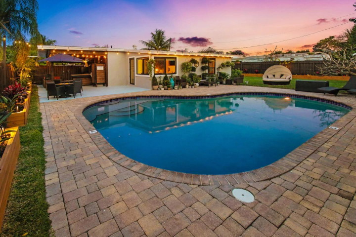 Private Heated Pool Oasis Pet-friendly Retreat Short Or Long Stays Sleeps 2-8 Ppl - Broward County, FL