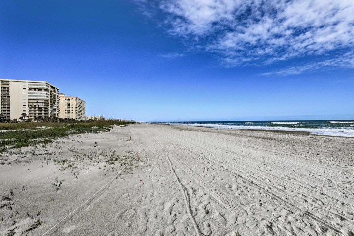 On-site Pool & Beach Access: Cocoa Beach Gem - Cocoa Beach, FL