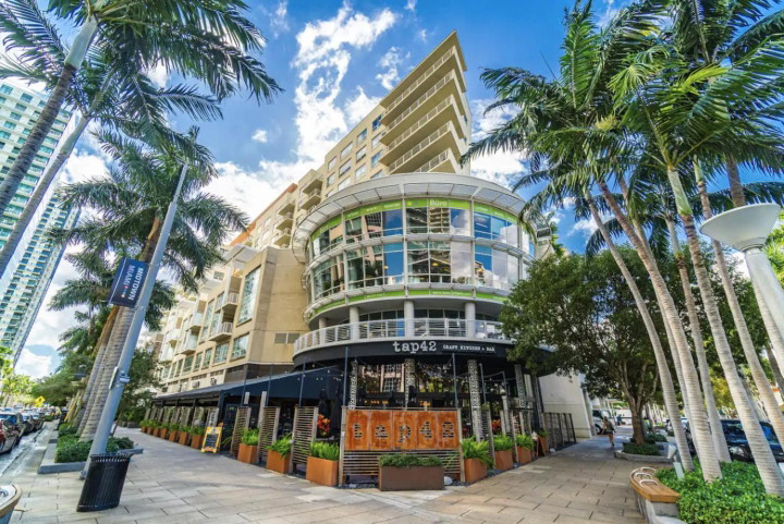 Relaxing Two Bed Two Bath With Free Parking - Miami, FL