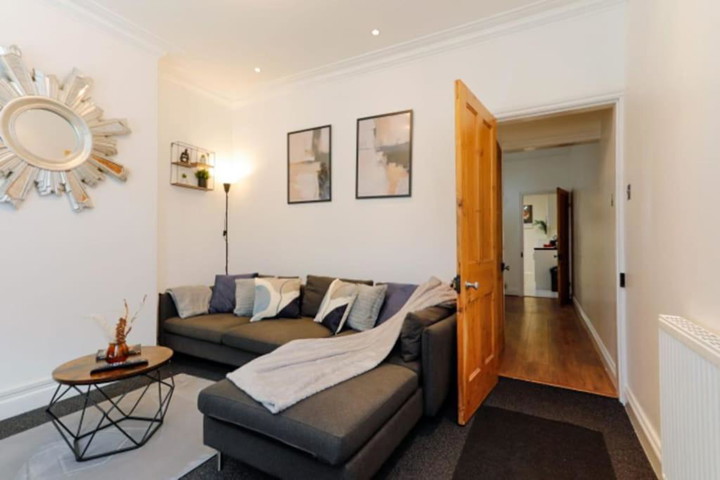 Stylish 2 Bedroom Home With Free On Street Parking - Derby
