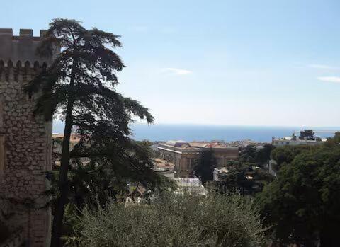 1 Chambre Chez L'habitant, Vue Mer, Ville Et Plage - Niza
