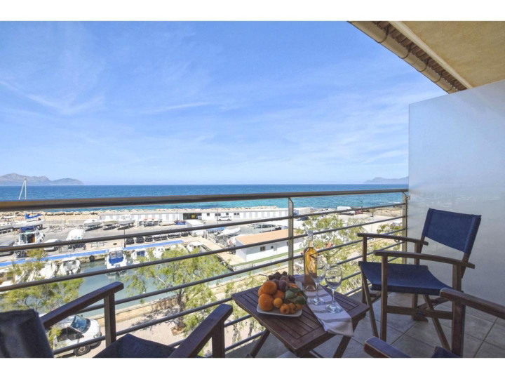 Harborfront Escape In Mallorca - Can Picafort