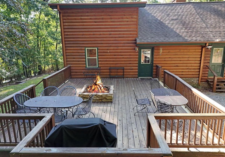S'more Waggin' Cabin: Pet-friendly--wifi, Firepit, Pool Table - Georgia