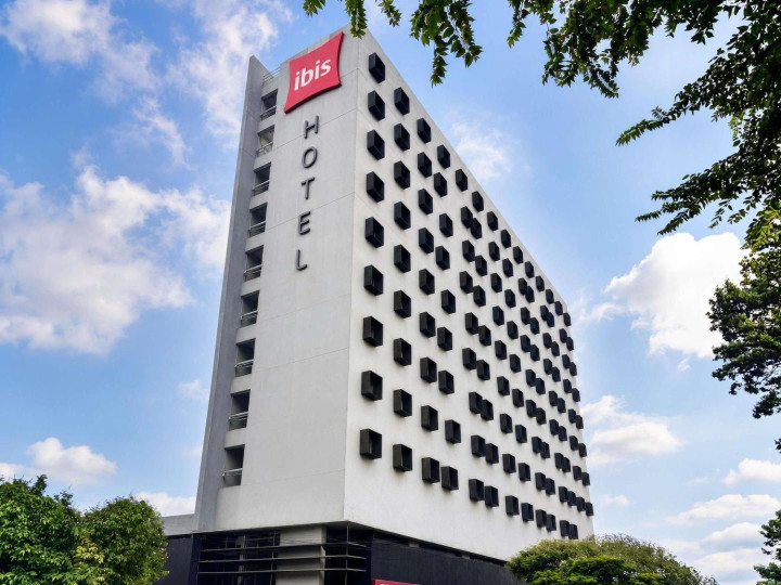 Hotel Ibis Cali Granada - Versalles