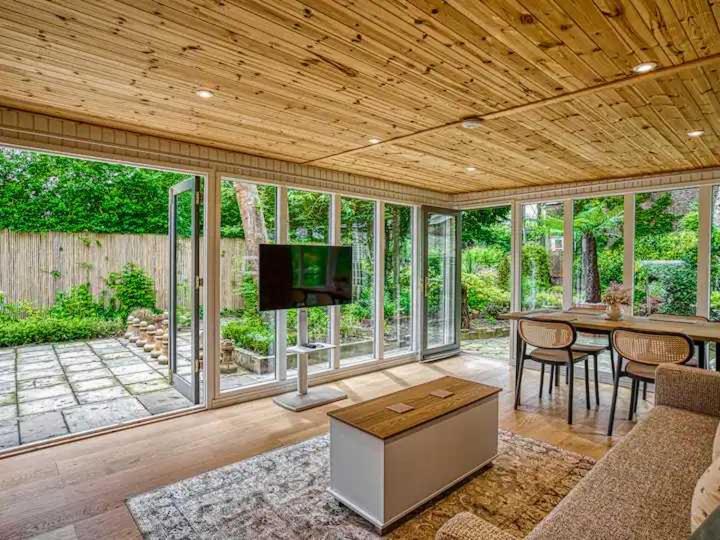 Garden Studio In Victoria Park - Free Parking - Manchester