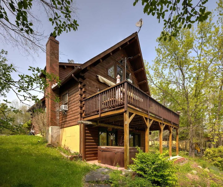 Cozy Athens Cabin On The Lake With Hot Tub & Backyard - Catskill, NY