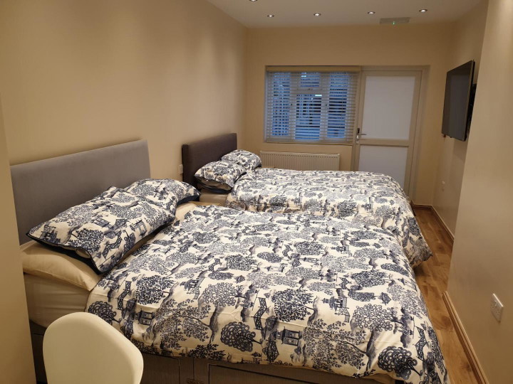 London Luxury Apartments 3 Bedroom Sleeps 8 With 3 Bathrooms 4 Mins Walk To Tube Free Parking - Ilford