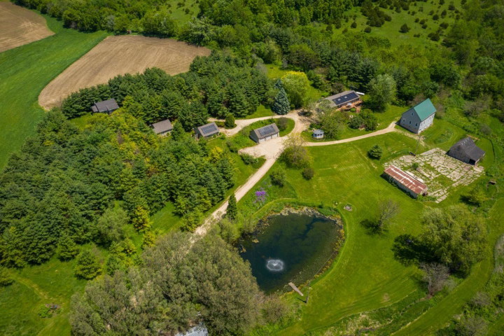 Hawk Valley Retreat & Cottages - Illinois