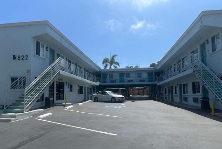 Super 8 By Wyndham Oceanside Downtown - Carlsbad, CA