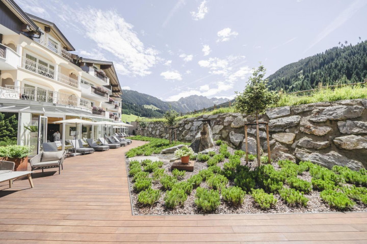 Traumhotel Alpina - 4 Sterne Superior Luxushotel, Hoteleigenen Badesee, Adults Only - Gerlos