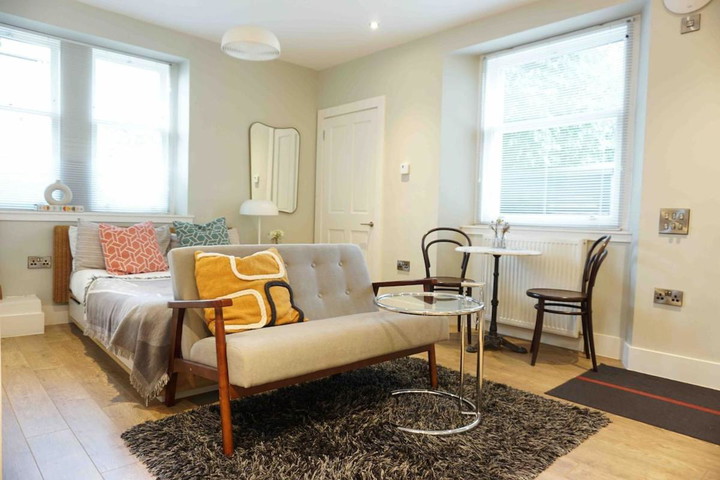 Fully Licensed Studio In Peaceful Neighbourhood - Edinburgh