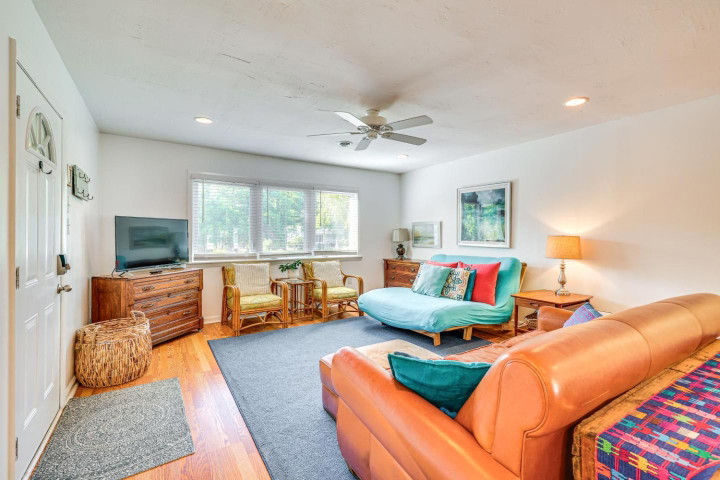 Oak Island Cottage: Minutes To Long Beach! - Oak Island, NC