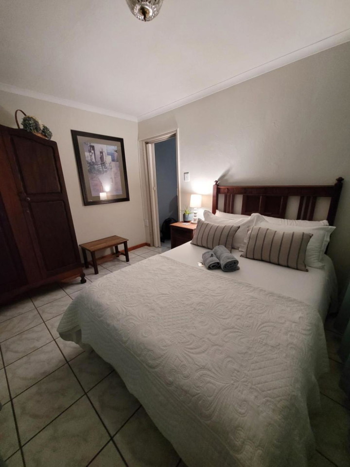 Dutch On Tecoma, Wonderboom, Pretoria - Pretoria