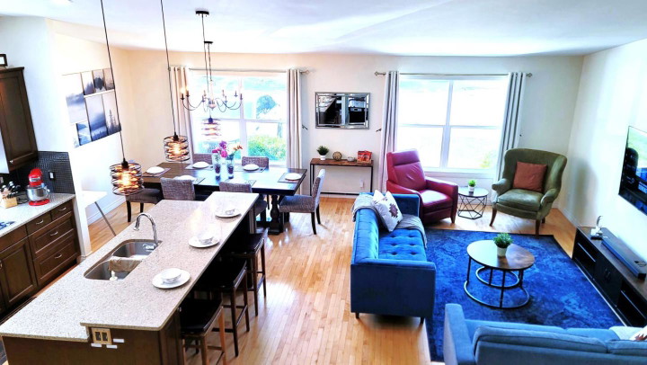 Luxury Home, 5bedroom, 2king Beds, Game Room, Play Room, Theater, Hot Tub And More - Calgary